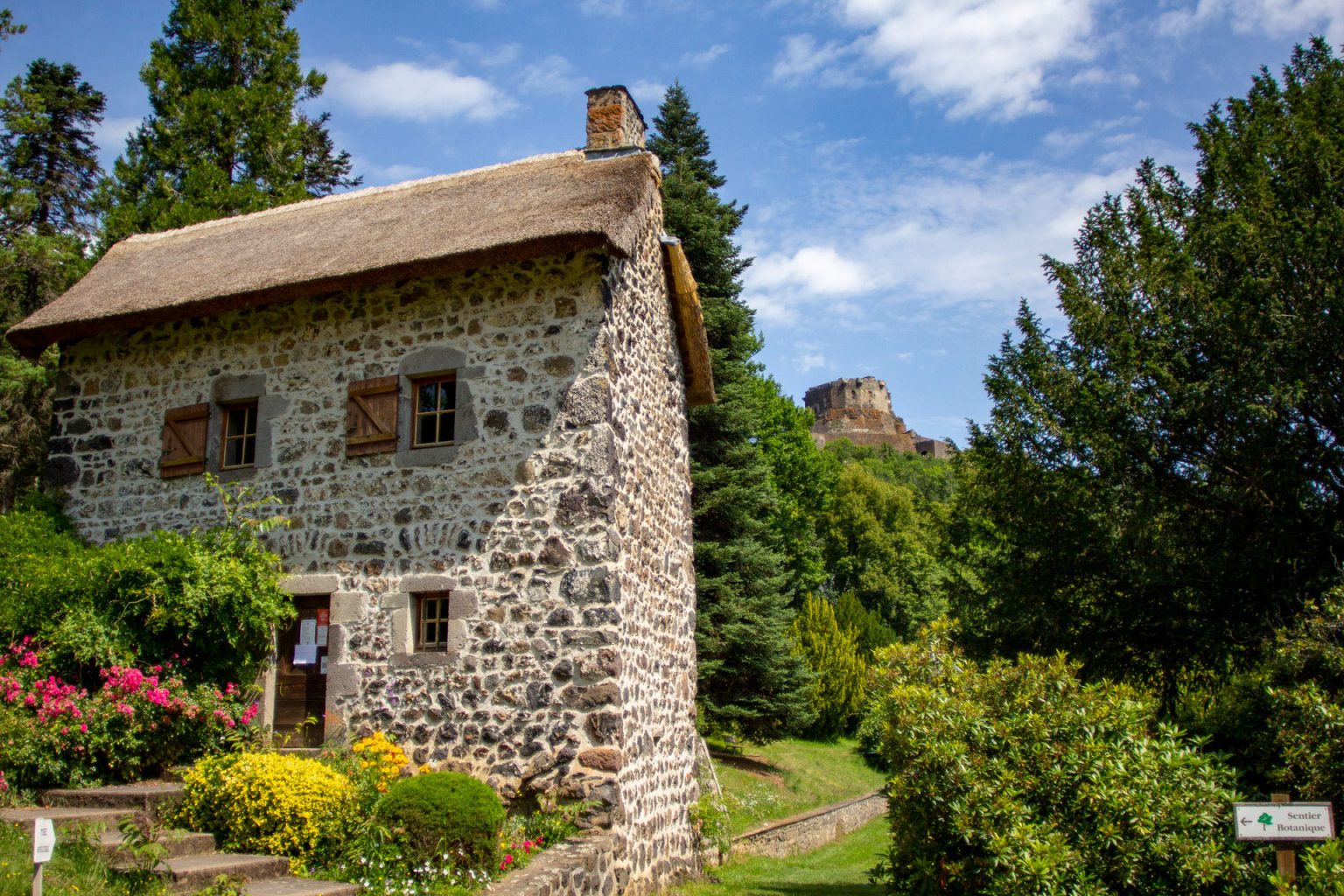Le Château de Murol : une forteresse dans le Puy-de-Dôme (63)